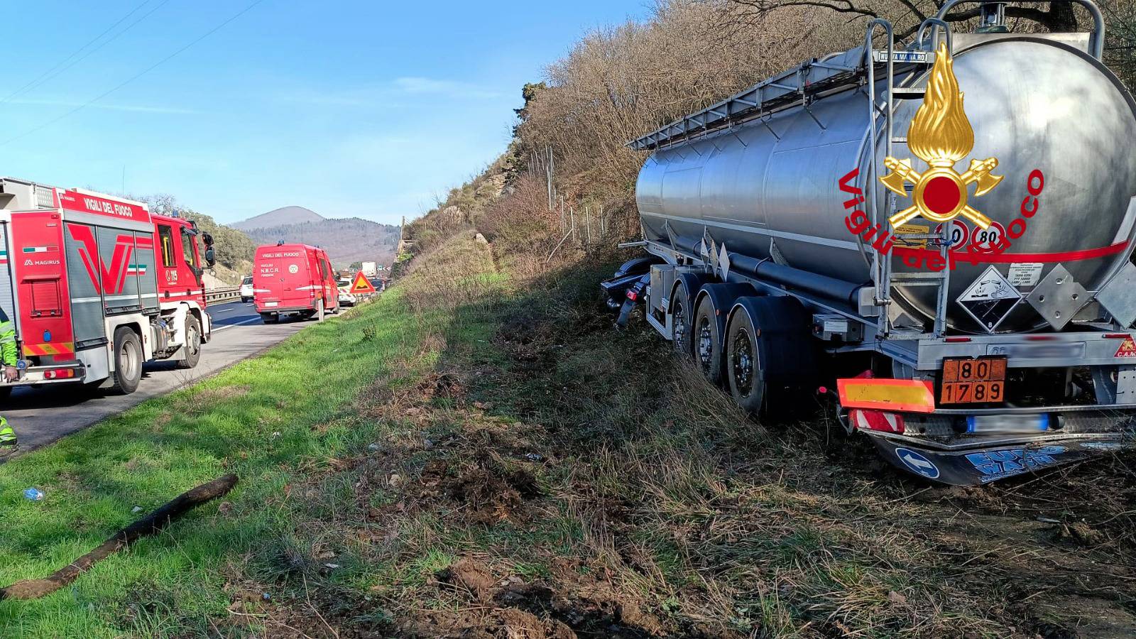 Autostrada A1, incidente a Calenzano: cisterna con acido cloridrico ...