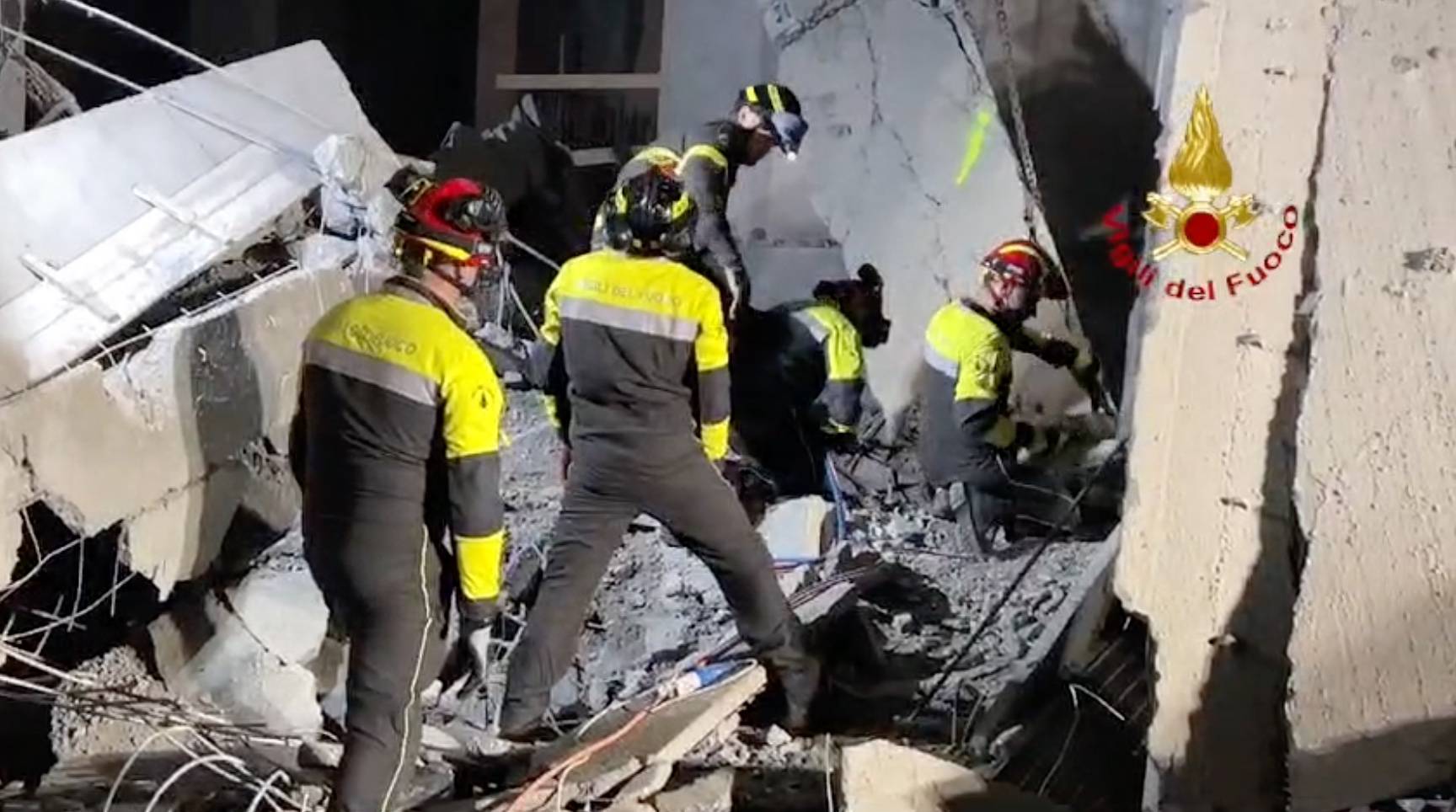 Crollo a Firenze: sopralluogo del pm e dei fuzionari Asl al cantiere ...