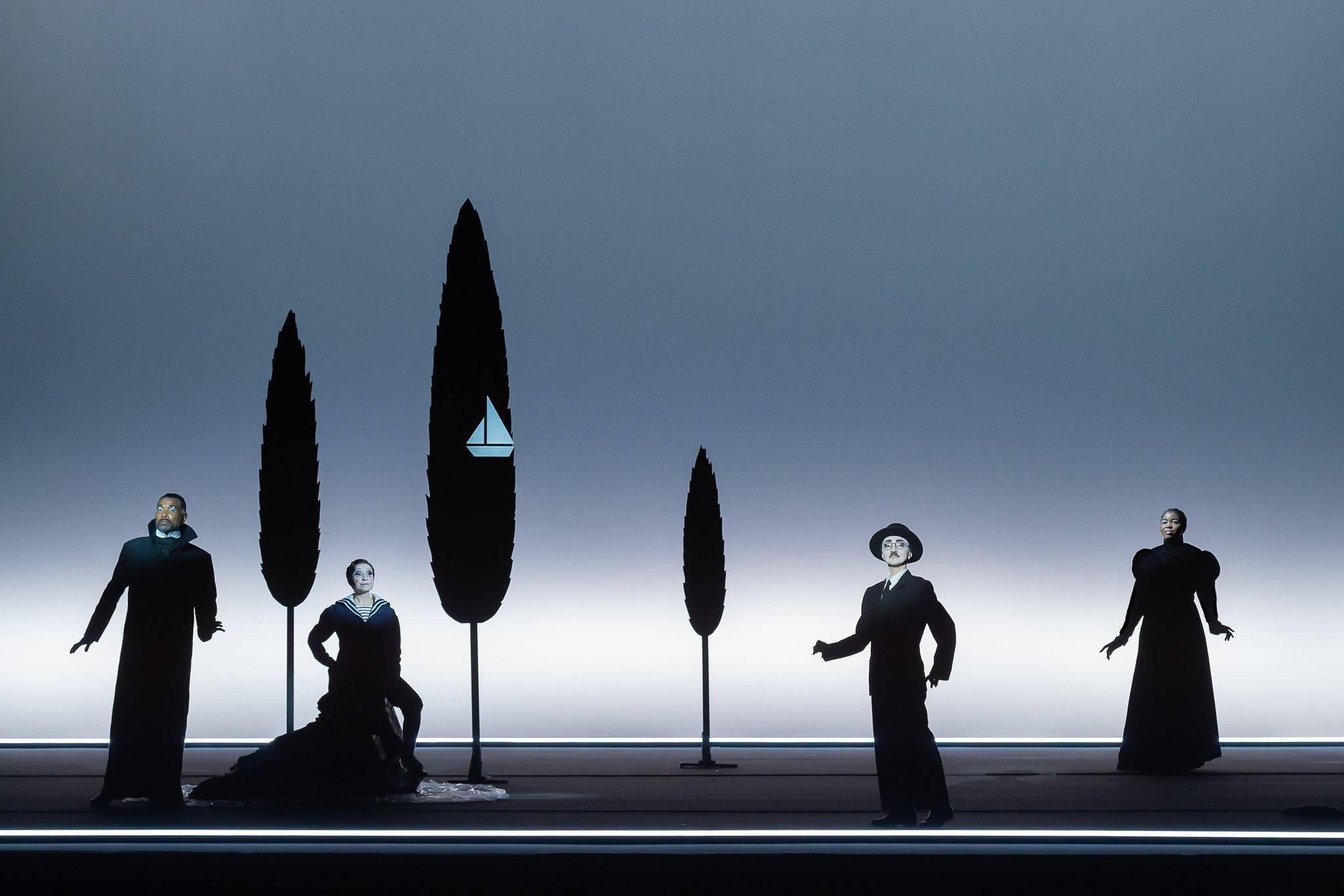 Firenze, Teatro della Pergola: «Pessoa. Since I’ve been me» di Robert Wilson in prima mondiale ...