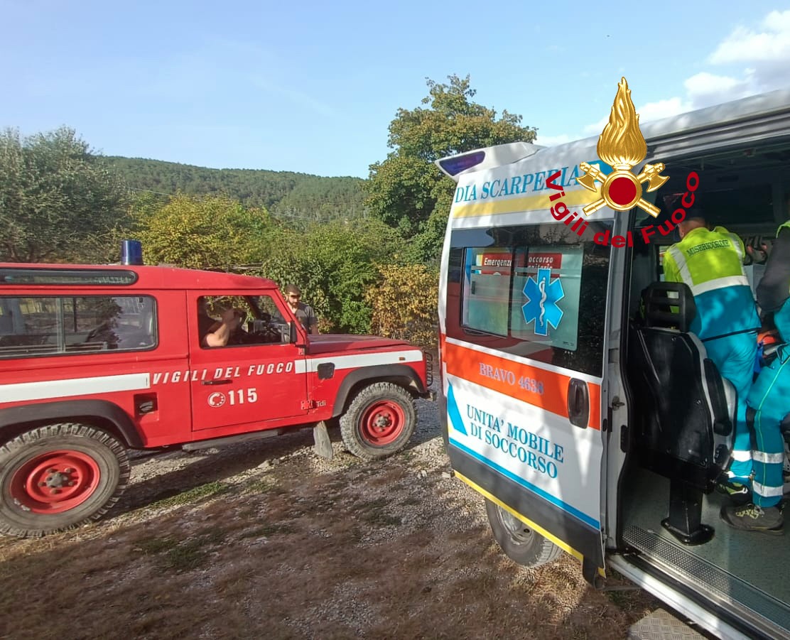 Madre e figlio trovati morti nel giardino di casa a Orbetello Madre e figlio trovati morti nel giardino di casa a Orbetello